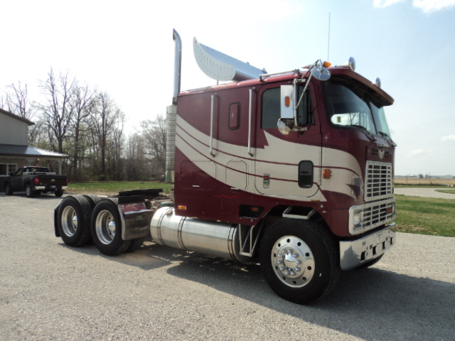 International 9670 Cabover