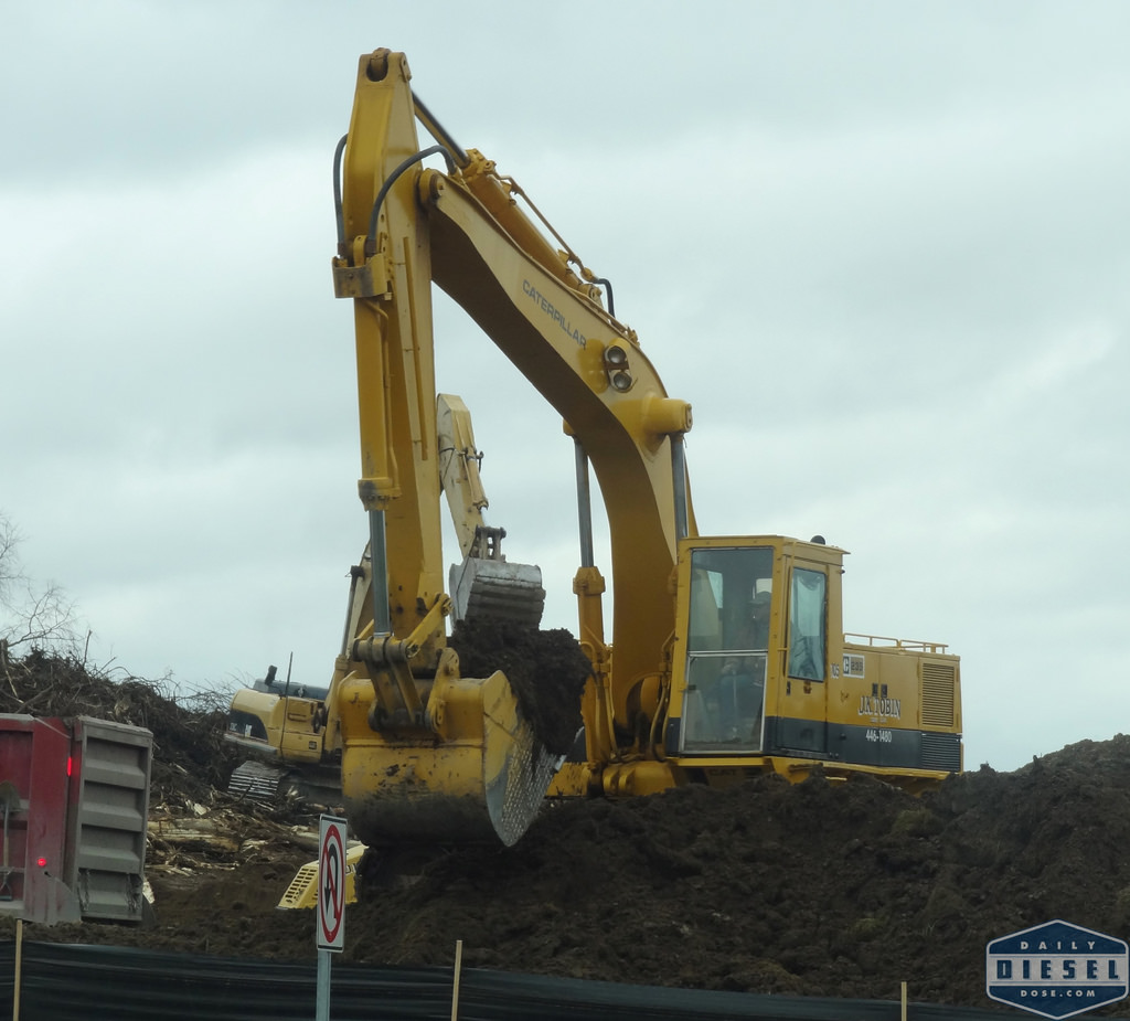 Cat 235 Excavator